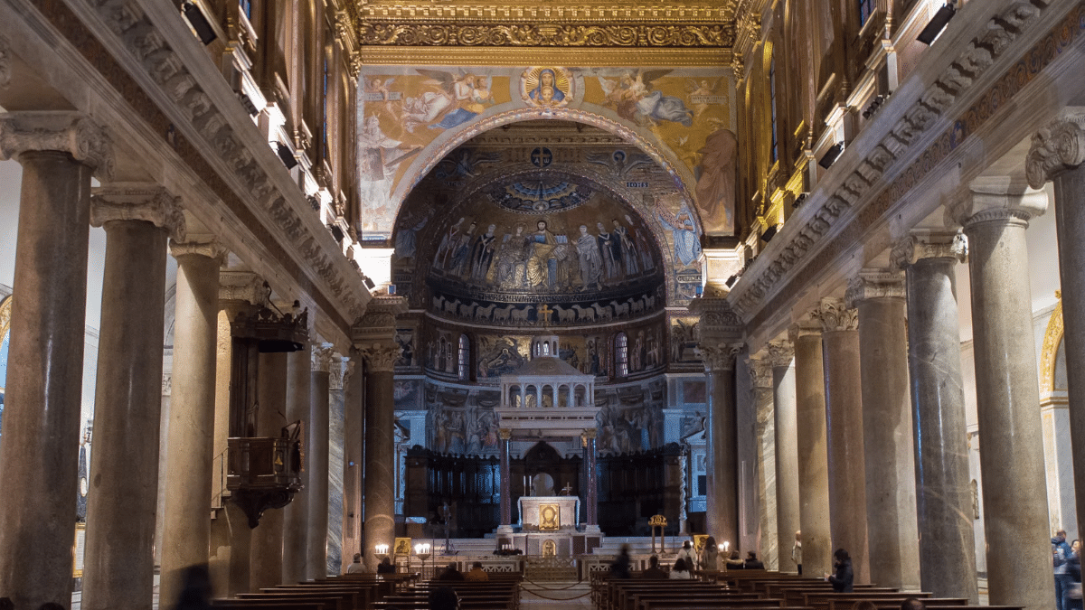 En la Basílica Santa María en Trastevere de Roma también se niega la comunión en la boca