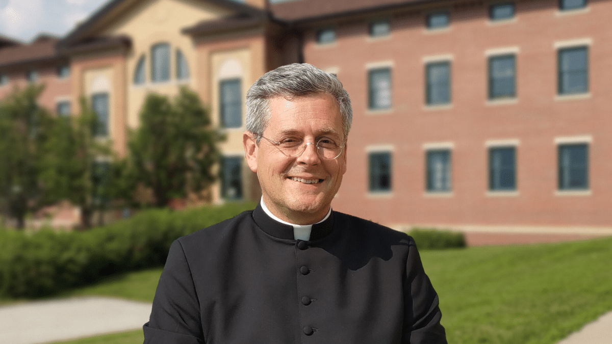 El sacerdote estadounidense John Berg, nuevo Superior General de la ...