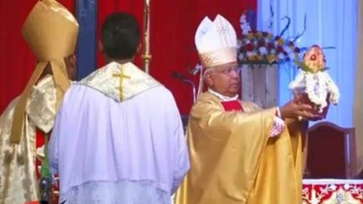 El Papa promueve a un obispo indio que utilizó símbolos paganos en Misa ...