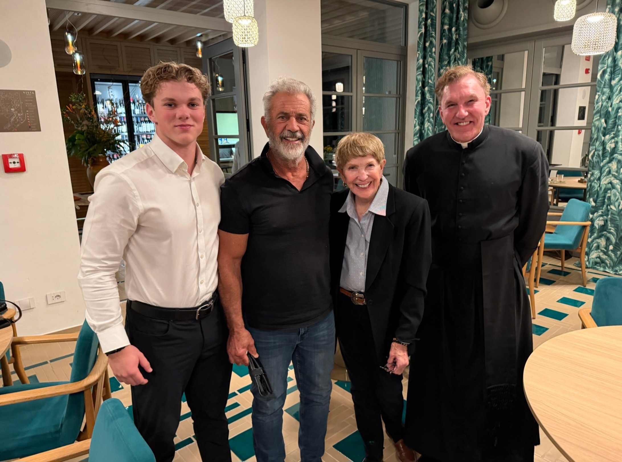 Father Altman celebrates Holy Mass on the set of Mel Gibson’s film ...