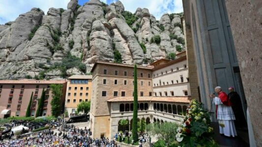 The Pope presides over the recitation of the Rosary at Montserrat Abbey ...